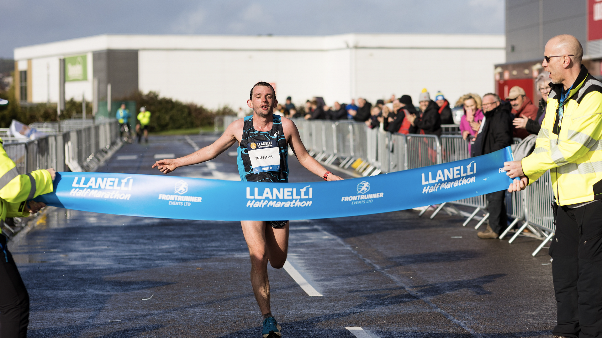 Dewi Griffiths retains his Welsh Half Marathon Champ Status - Llanelli ...